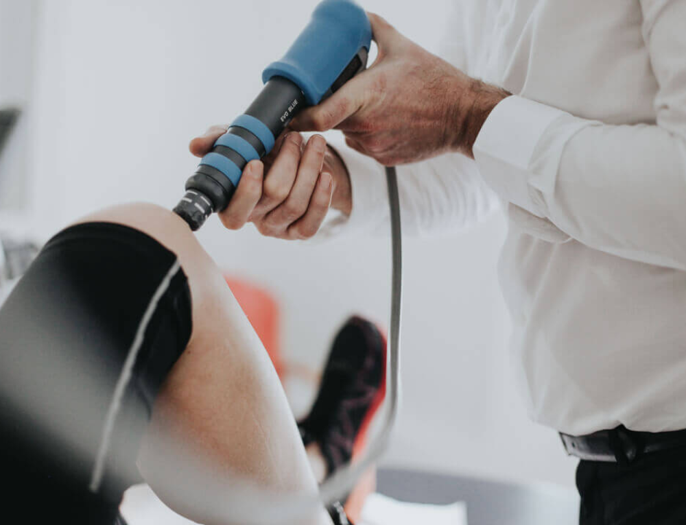 Why do your knees click and should you worry? | Complete Physio